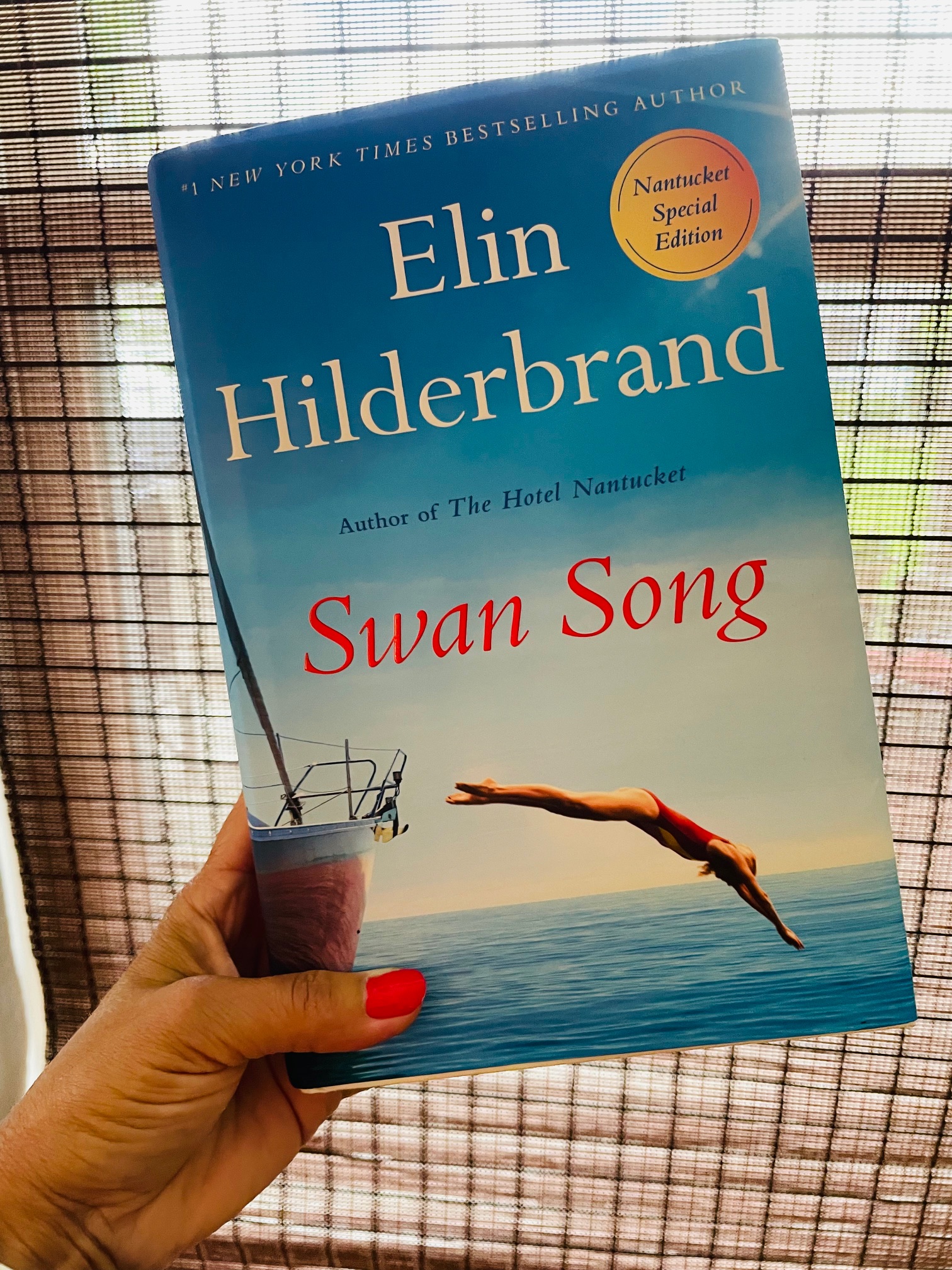 Book Review: Swan Song by Elin Hilderbrand – Renee Roberson